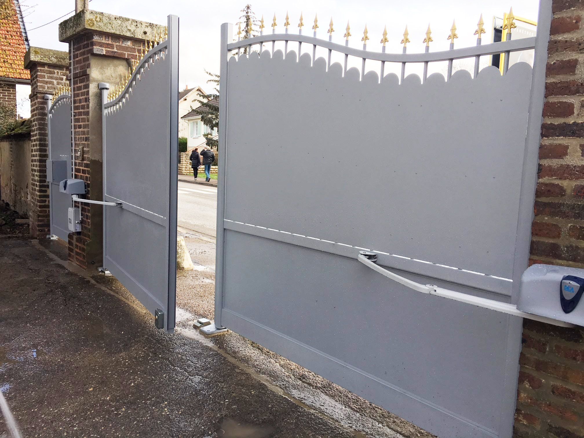 Portail motorisé alu coulissant ou autoportant | Art et Portails