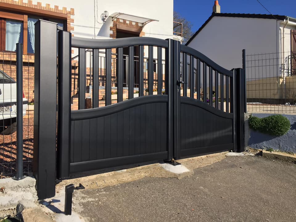 Portails aluminium tradition sur mesure | ART ET PORTAILS