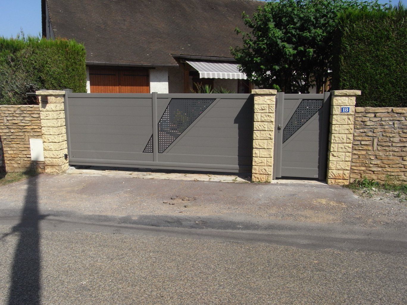 Portail Autoporté AERO et son portillon - Art & Portails